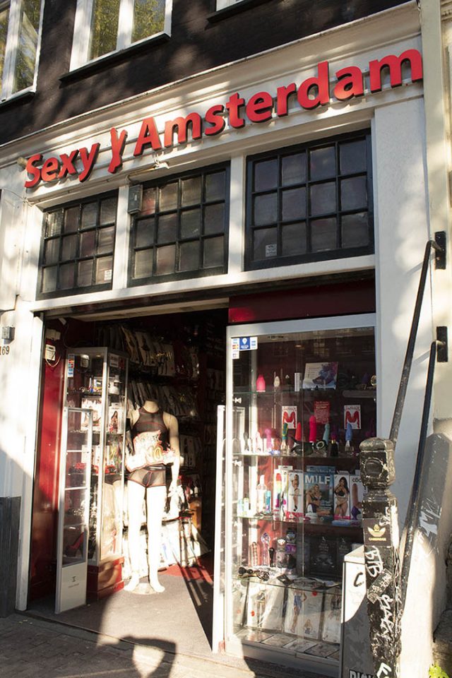 Red Light District and Coffee Shops Tips in Amsterdam » Maps & Bags